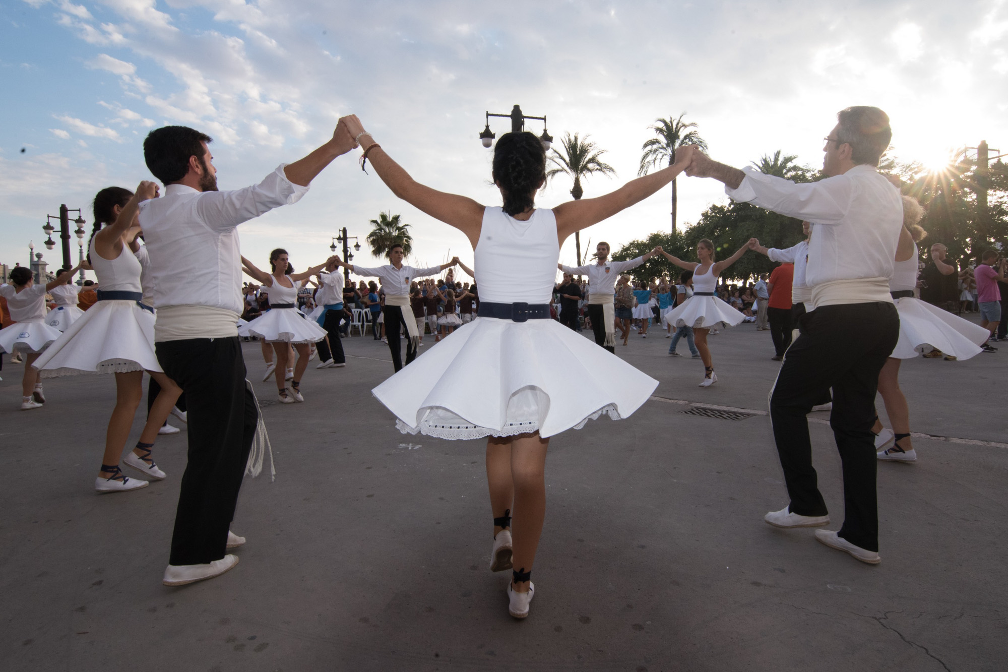 Danser au rythme des sardanes catalanes - Catalunya Experience